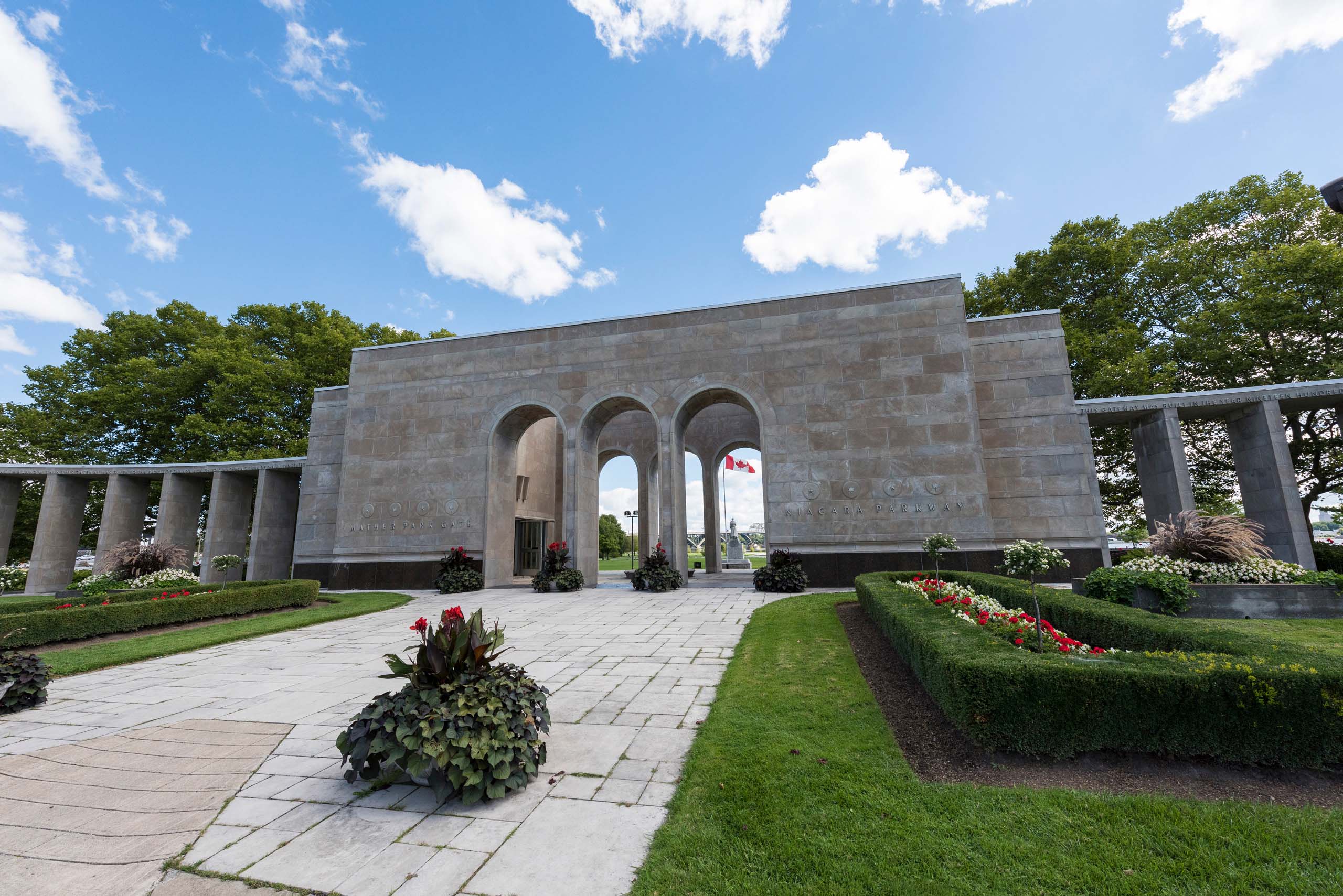 Mather Arch Park | Niagara Parks Weddings
